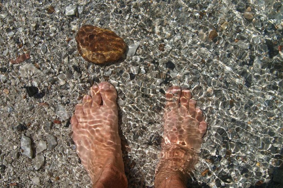 Kneipp method, the technique that counteracts water retention, heavy ...