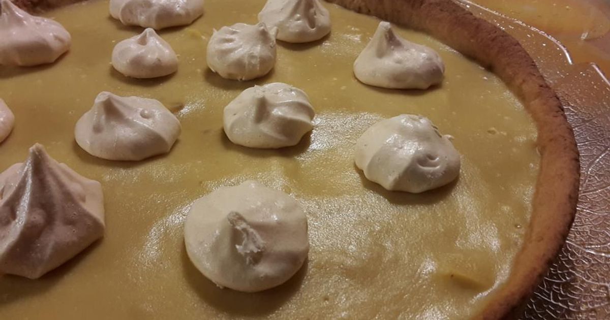 Torta con crema al limone e meringhe